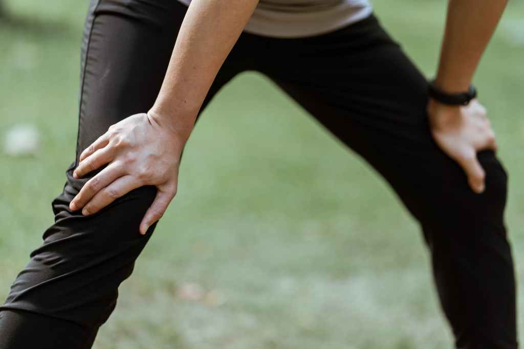 11 Causes Of Pain In The Back Of Knee – Physio Insights